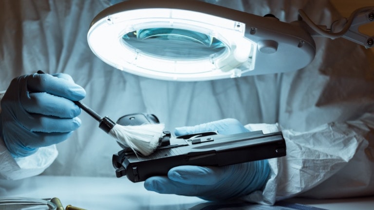 Pruebas periciales: ¿qué son y en qué contexto se emplean?